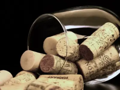 How to Recork a Wine Bottle (4 BRILLIANT & Easy Methods)