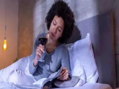 Benefits of Drinking Wine Before Bed (Backed by SCIENCE)